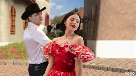 Ángela Aguilar y Christian Nodal estrenan Dime cómo quieres El