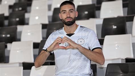 Yannick Carrasco Deja Al Atl Tico De Madrid Y Ficha Por Al Shabab De