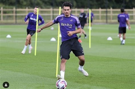 Swansea City Pamer Foto Latihan Pemain Timnas Indonesia Nathan Tjoe A