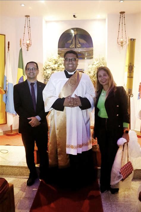 Cristo Redentor foi iluminado de azul em homenagem ao 55º aniversário
