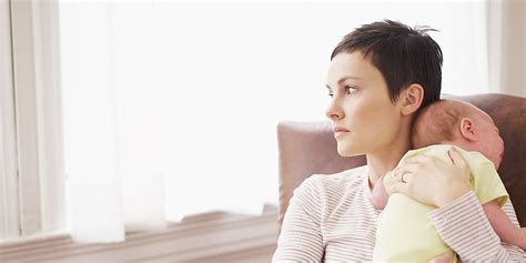 Depressione post partum cos è sintomi e trattamento