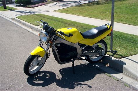 1991 Yamaha FZR 600 Reduced Effect Moto ZombDrive