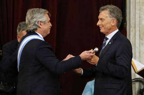 Valdés deseó muchos éxitos al nuevo presidente y lo invitó a