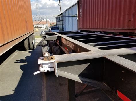 Shipping Container And Chassis 20 Ft And 40 Ft Tri Axle Combo Chassis