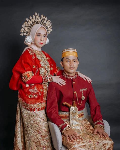 Ide Foto Pernikahan Dengan Baju Pengantin Adat Bugis Yang Berestetika