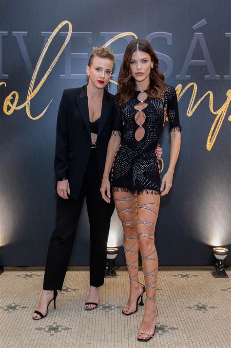 Foto Vitória Strada está noiva da atriz Marcella Rica Purepeople