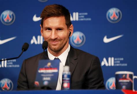 Lionel Messi é apresentado no PSG veja fotos