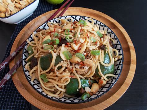 Wok de nouilles sautées au sésame et cacahuète ultra rapide Nouilles