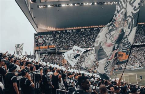 Corinthians sofre punição por atos homofóbicos contra o São Paulo no