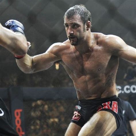 Bivši MMA borac nasmrt pretukao svoju djevojku BN