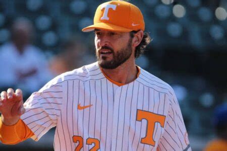 Tennessee Baseball Hc Tony Vitello Wins Best Baseball Coach Of The Year