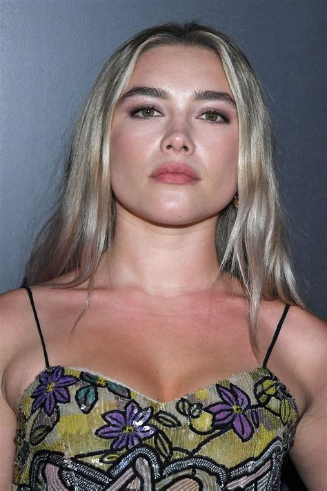 Florence Pugh Montre Sa Culotte Décolletée Au Défilé De Mode Louis Vuitton 56 Photos
