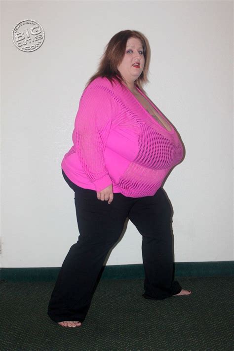 Pin By Tinus Viljoen On Plus Size Clothing 4 Plus Size Outfits Body Building Women Clothes