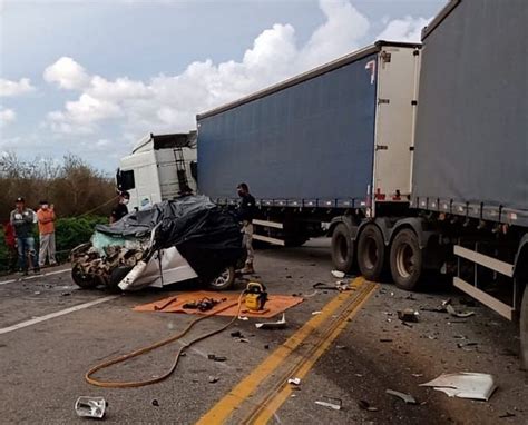 Tragédia acidente entre carro e carreta deixa quatro mortos na BR 116