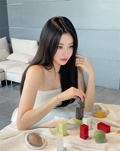 HUH YUNJIN GLOBAL SLOW On Twitter INSTAGRAM 230615 Yunjin