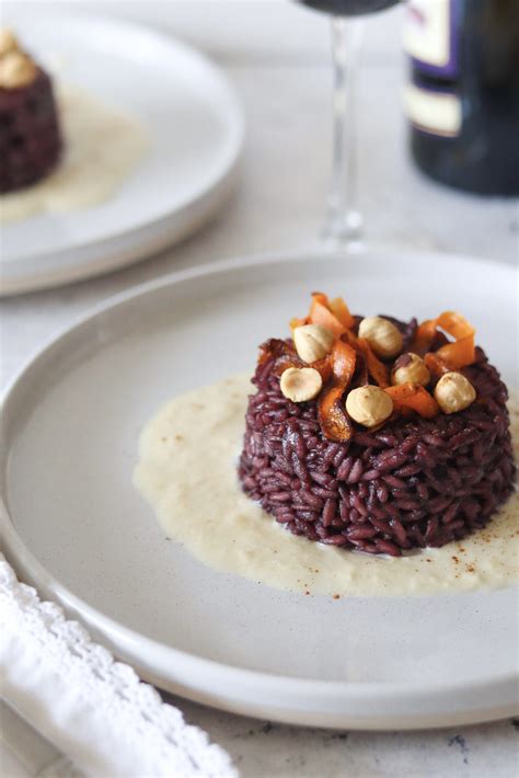 RISOTTO AL VINO ROSSO CON FONDUTA AL RASCHERA CHIPS DI CAROTE E