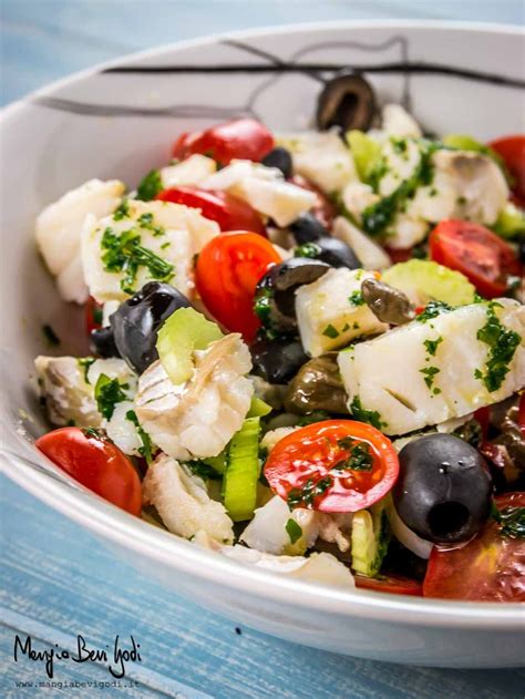 Insalata di baccalà freddo con pomodorini olive nere e capperi Stew