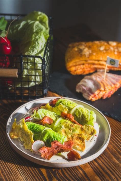 Recept Kapustové rolky s uzeným bokem slaninové chipsy bramborák a