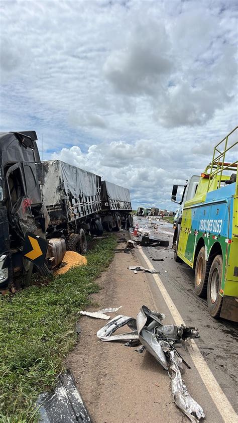 Duas Carretas Batem De Frente Na Br Em Mt Mato Grosso G