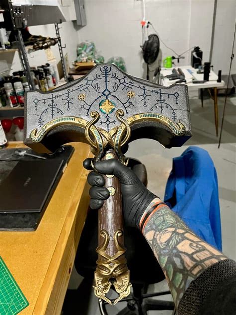 God of War Veja essa versão real do martelo de Thor