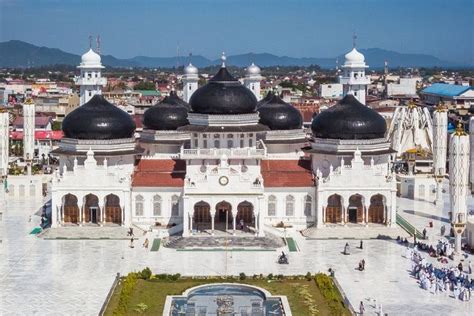 Kerajaan Aceh Raja Raja Puncak Kejayaan Keruntuhan Dan Peninggalan