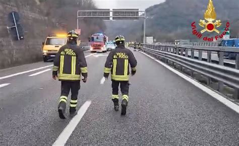 Maxi Incidente In A Un Morto E Diversi Feriti Operaio Travolto Dopo