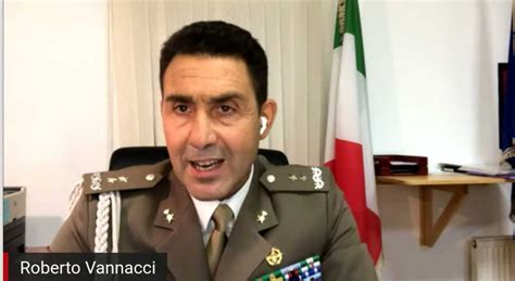Roberto Vannacci il suo libro Il Mondo al Contrario è un successo