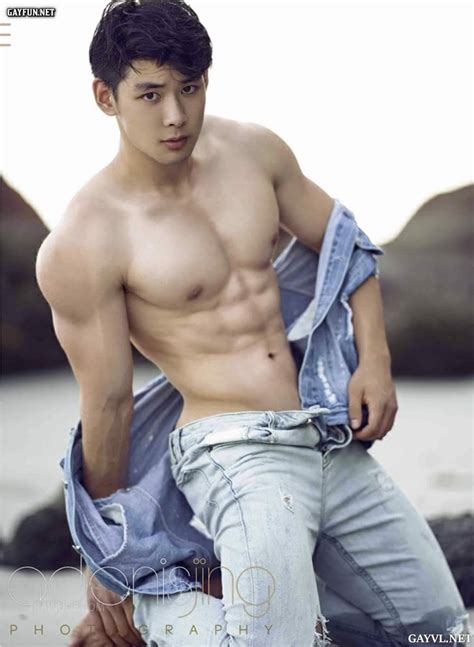 Ghim của Plustor trên Gym Đàn ông Quần áo Đang yêu