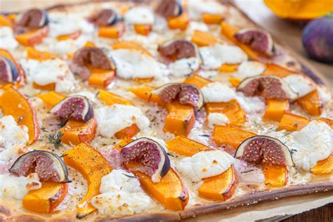 Kürbis Flammkuchen mit Ziegenkäse Rezept eat de