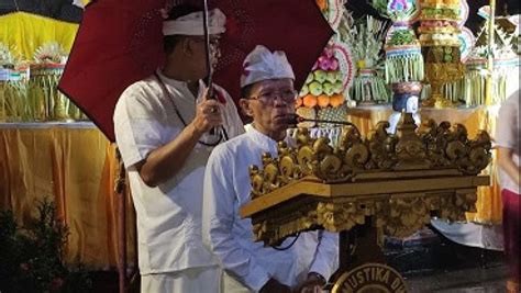 Rayakan Hari Suci Galungan Dirjen Bimas Hindu Sembahyang Bersama Umat