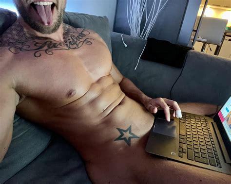 LOVE THAT NAKED BUSINESS WANNA HAVE FUN JOIN ME LINK IN MY BIO
