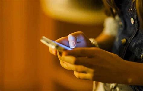 Uso excessivo do celular pode causar até tendinite Olhar Digital