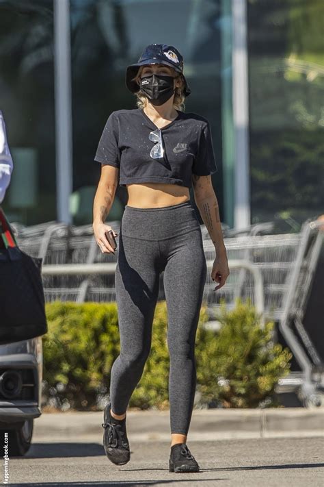 Miley Cyrus Mileycyrus Nude Onlyfans Leaks The Fappening Photo