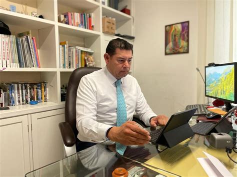 Quién es Alejandro Armenta el pre candidato de Morena en Puebla