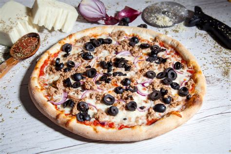 TONNO E CIPOLLA Pizza Giuseppe
