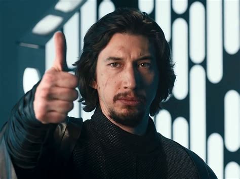 Kylo Ren den tebdili kıyafet bir Starkiller Base ziyareti MediaCat