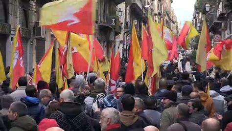 Percettori Del Reddito Di Cittadinanza In Piazza A Palermo