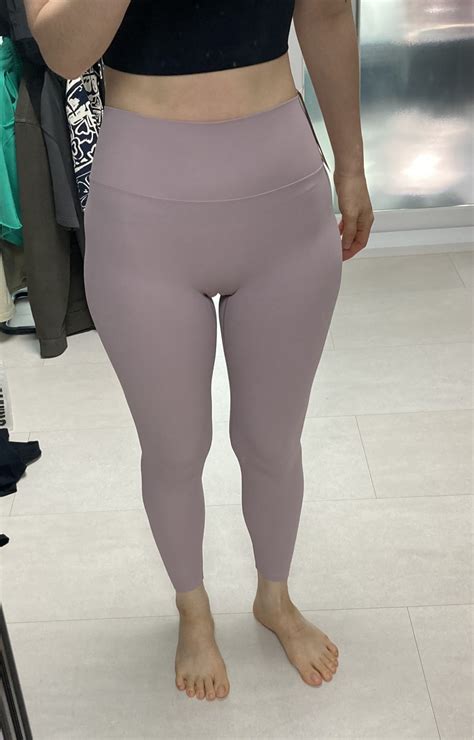 씬님 레깅스를 너무 잘 입어서 이것도 좋다는 후기를 읽고 구매해봤습니다 일단 두께가 리뷰 스컬피그 SKULLPIG