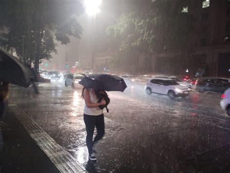 Frente fria se aproxima e São Paulo deve ter chuva e queda na