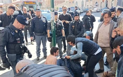 Clima Attivisti Di Ultima Generazione Nudi In Piazza Barberini A Roma