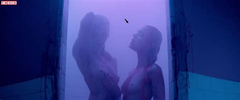 Bella Heathcote Nua em The Neon Demon O Demónio de Néon