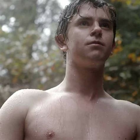 Pin By Ellen Siersma On Freddie Highmore Bates Motel Freddie Highmore Bates Motel Season 2