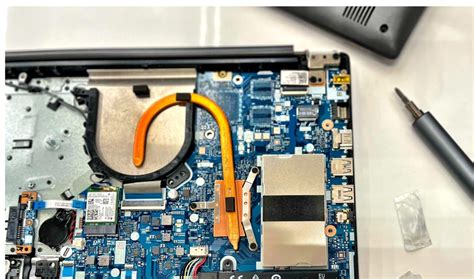 パソコン分解工具ノートパソコンの裏蓋をあけてストレージ交換するために必要なもの mouse click