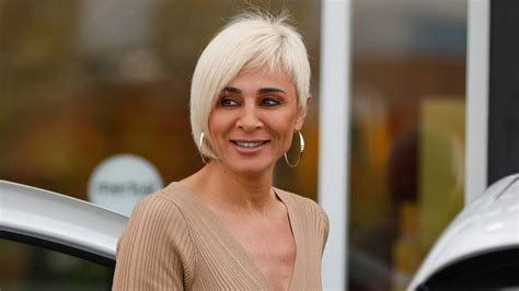 Ana María Aldón tiene el vestido de punto que HACE TIPAZO a los 40 y