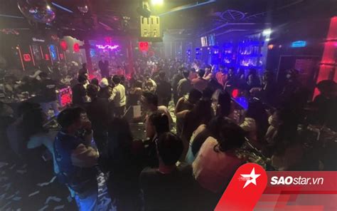 Hàng trăm dân chơi thác loạn trong tiếng nhạc lớn tại quán bar