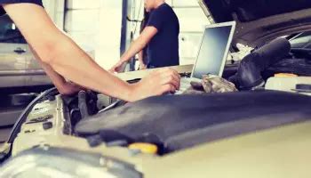 Funciones de un mecánico de motos descubre sus tareas