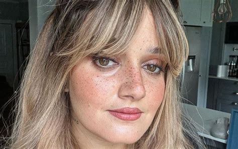 Carolina Deslandes Faz Penteado Radical Cabelo Rapado E Tudo