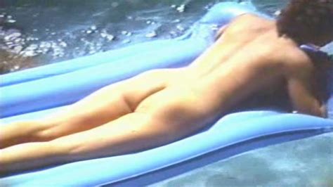 Naked Lourênia Machado in Como Consolar Viúvas