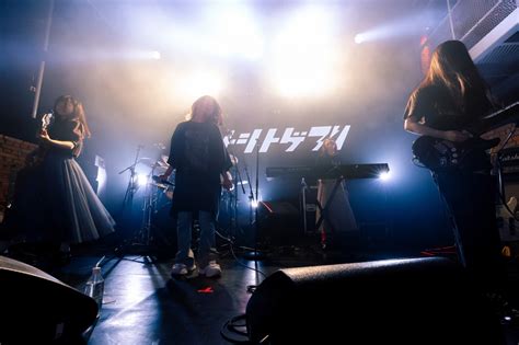 インタビュー話題のバンドアニメガールズバンドクライ初のライブが開催 ライブ直後のトゲナシトゲアリメンバーにインタビュー