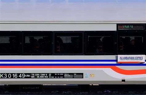 Tampak Samping Rangkaian Kereta Ekonomi New Image Ambarawa Flickr